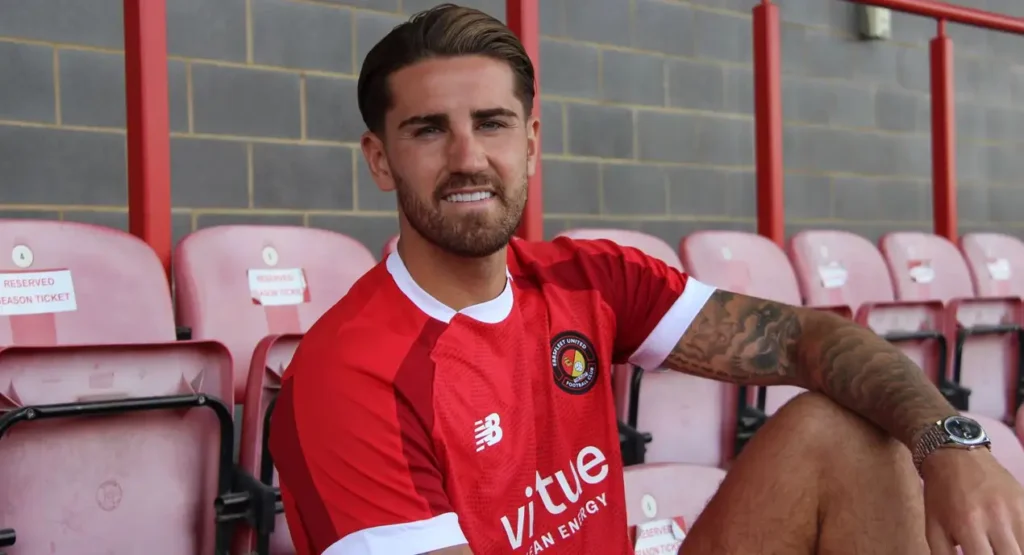 Fleet stand tall with defender Dallison – Ebbsfleet United Football ...